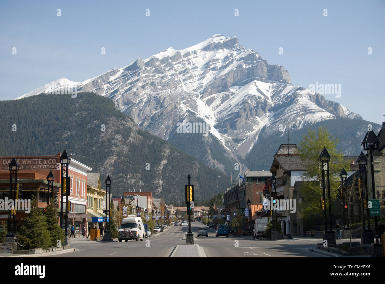 Main street banff Banque de photographies et d’images à haute ...