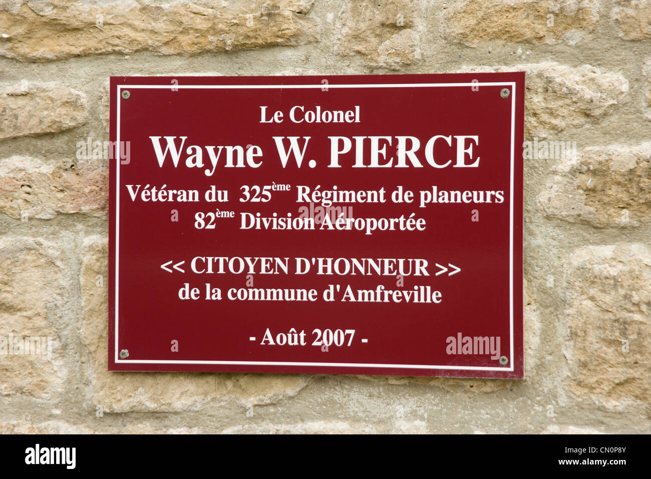 Mémorial à Colonel Wayne Pierce dans Amfreville-américain de la 82e ...