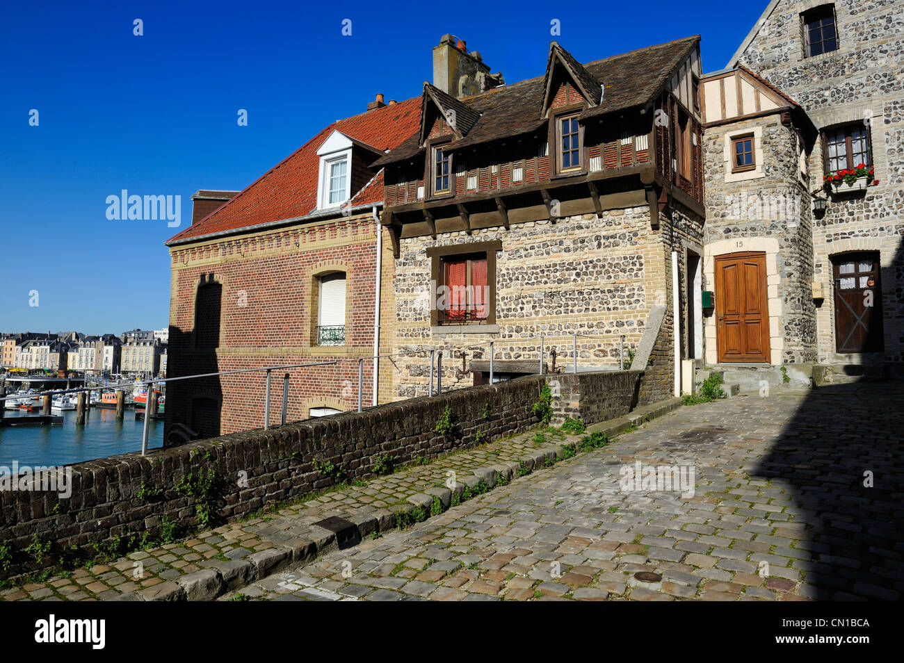 France, Seine Maritime, Dieppe, district du Pollet, Petit Port steet dans l'ancien quartier des ...