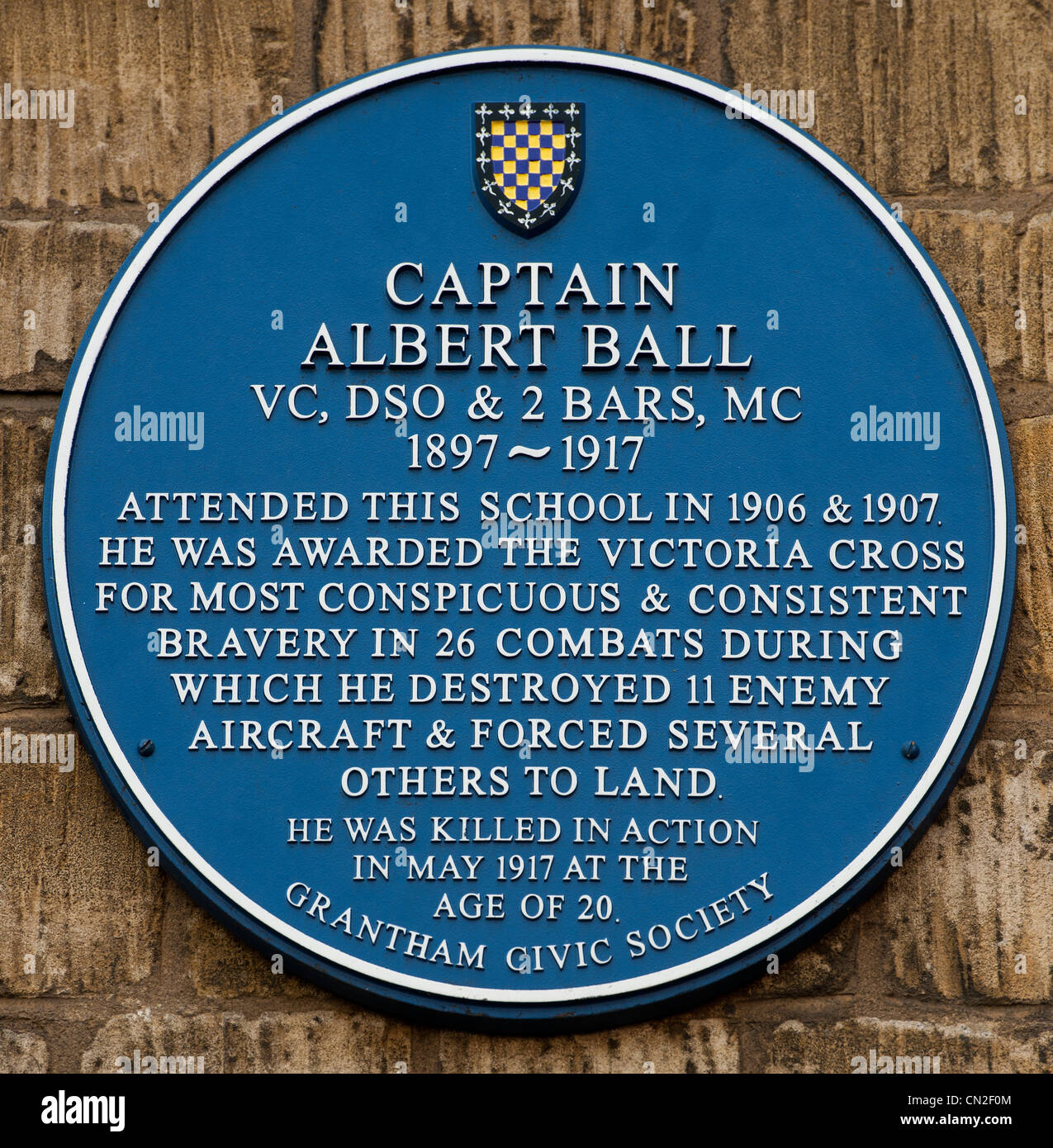 Blue plaque pour le capitaine Albert Ball VC sur le mur de King's ...