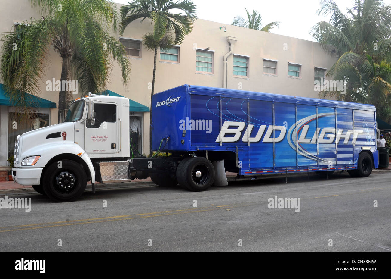 Camion budweiser Banque de photographies et d’images à haute résolution ...