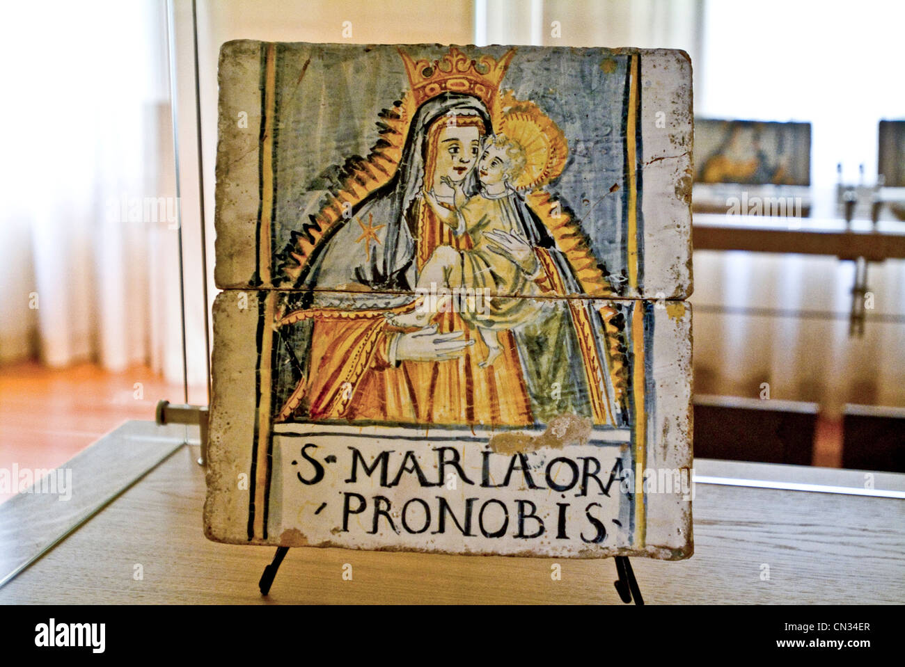 Ceramic tile of madonna Banque de photographies et d’images à haute ...