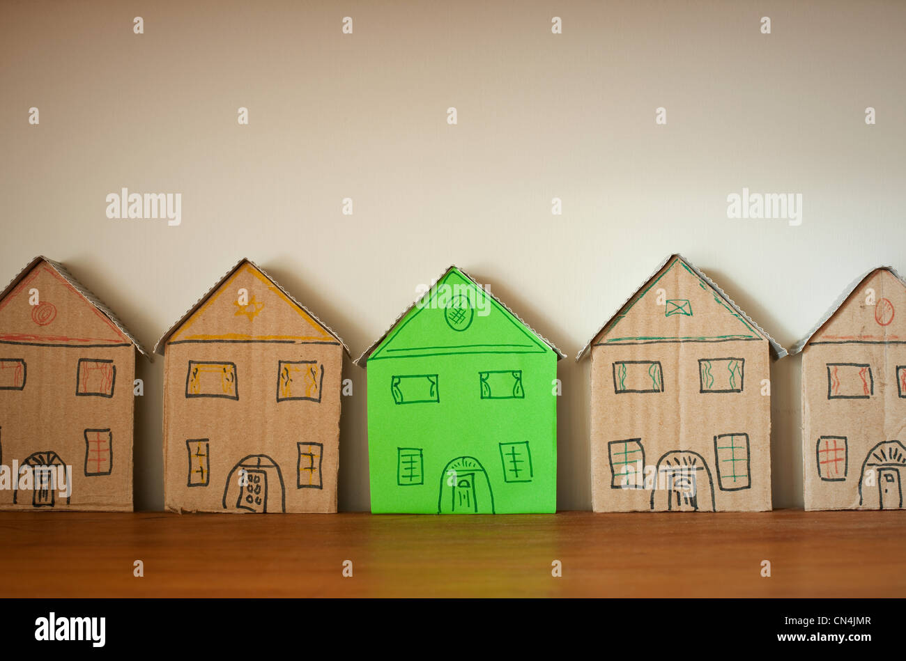 Maison en carton Banque de photographies et d’images à haute résolution ...