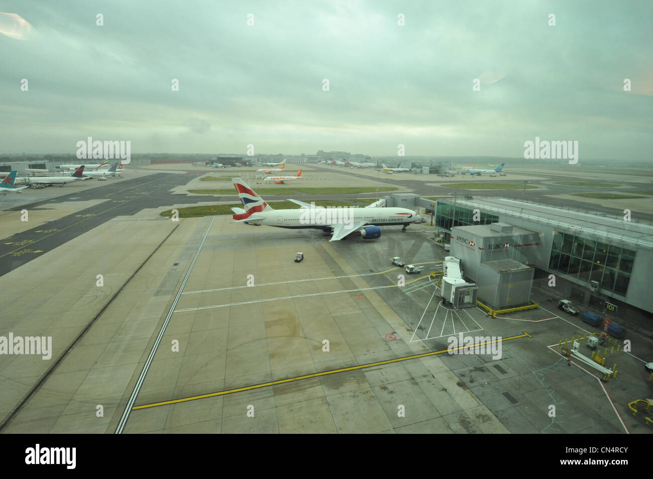 Gatwick airport bridge Banque de photographies et d’images à haute ...