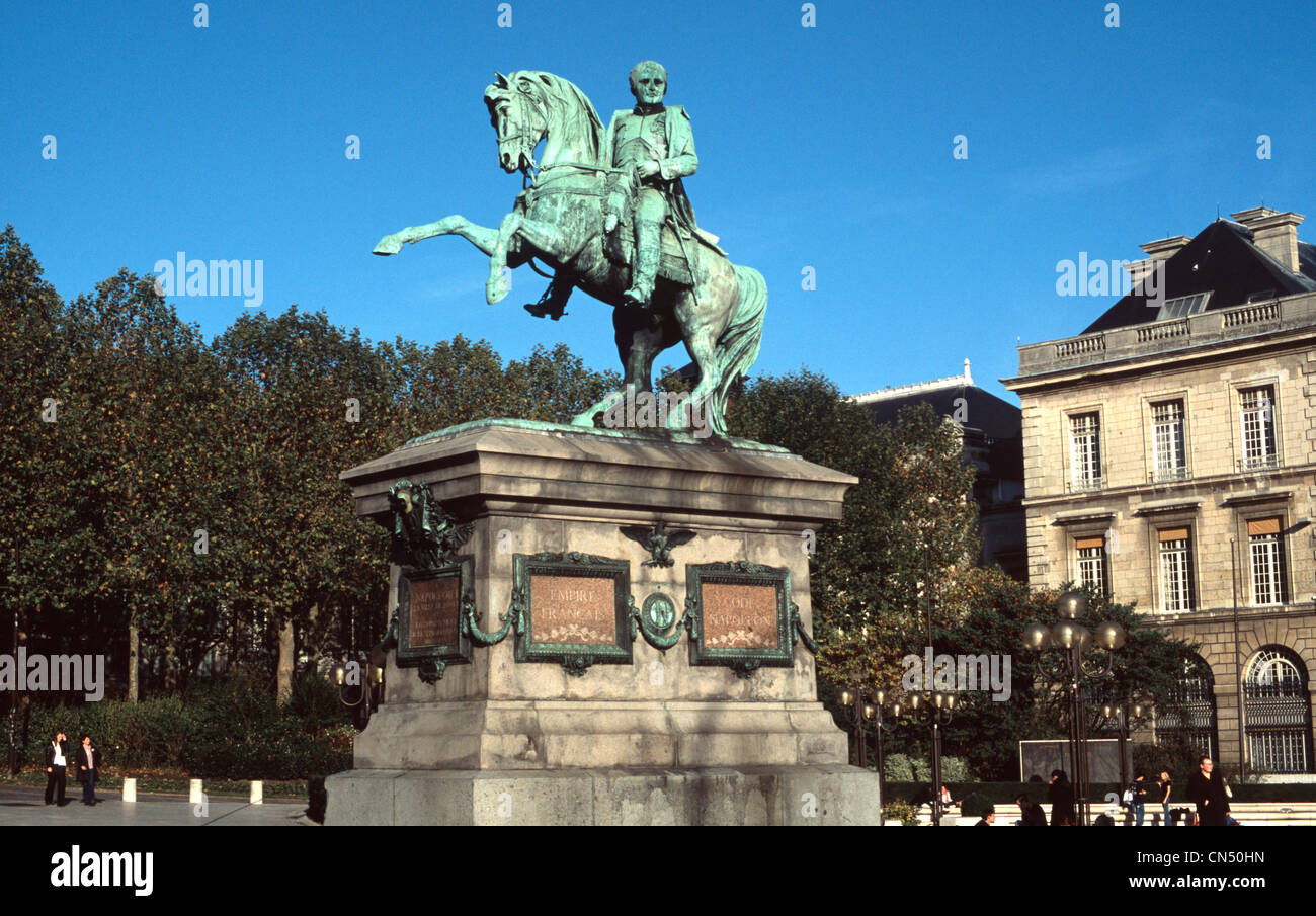Equestrian statue of napoleon Banque de photographies et d’images à ...