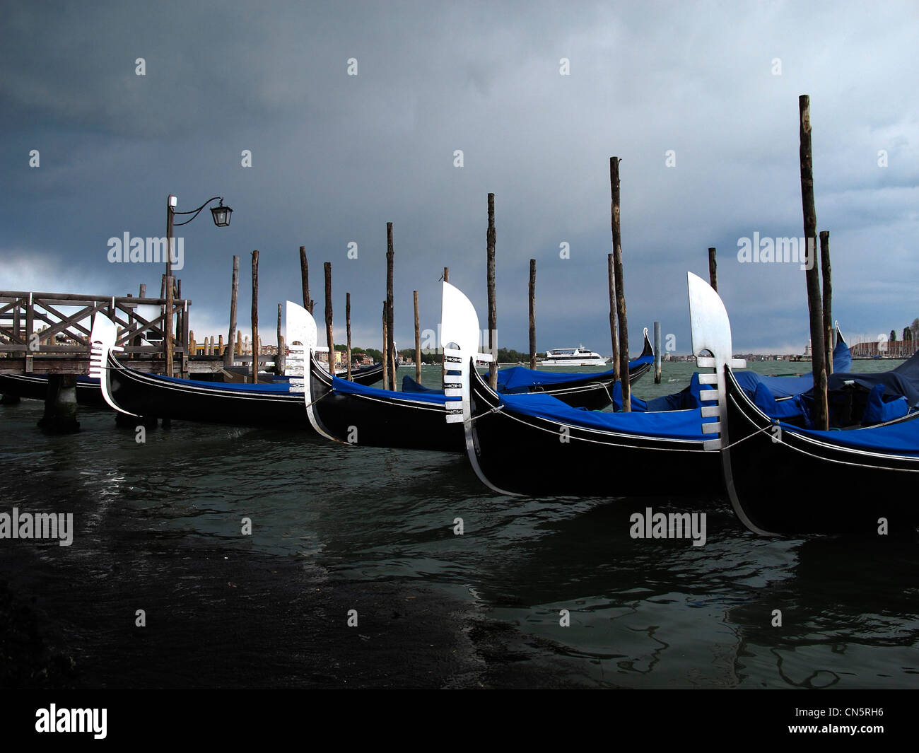 Venitian gondola Banque de photographies et d’images à haute résolution ...