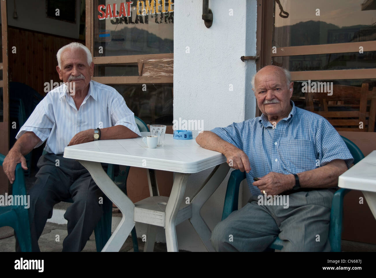 Hommes grecs Banque de photographies et d’images à haute résolution - Alamy