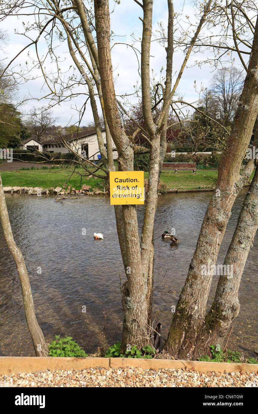 Drowning hazard sign Banque de photographies et d’images à haute ...