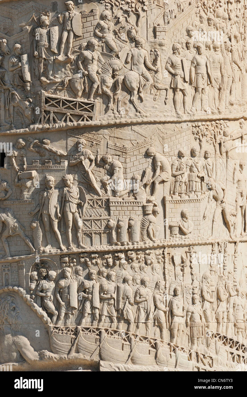 Rome. L'Italie. La Colonne Trajane (AD 113). Les détails des scènes de ...