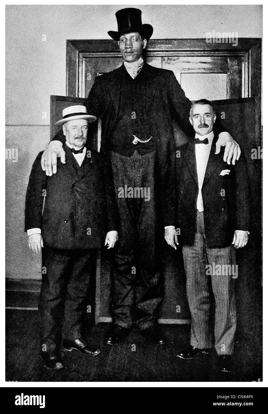 Homme géant Banque de photographies et d’images à haute résolution - Alamy