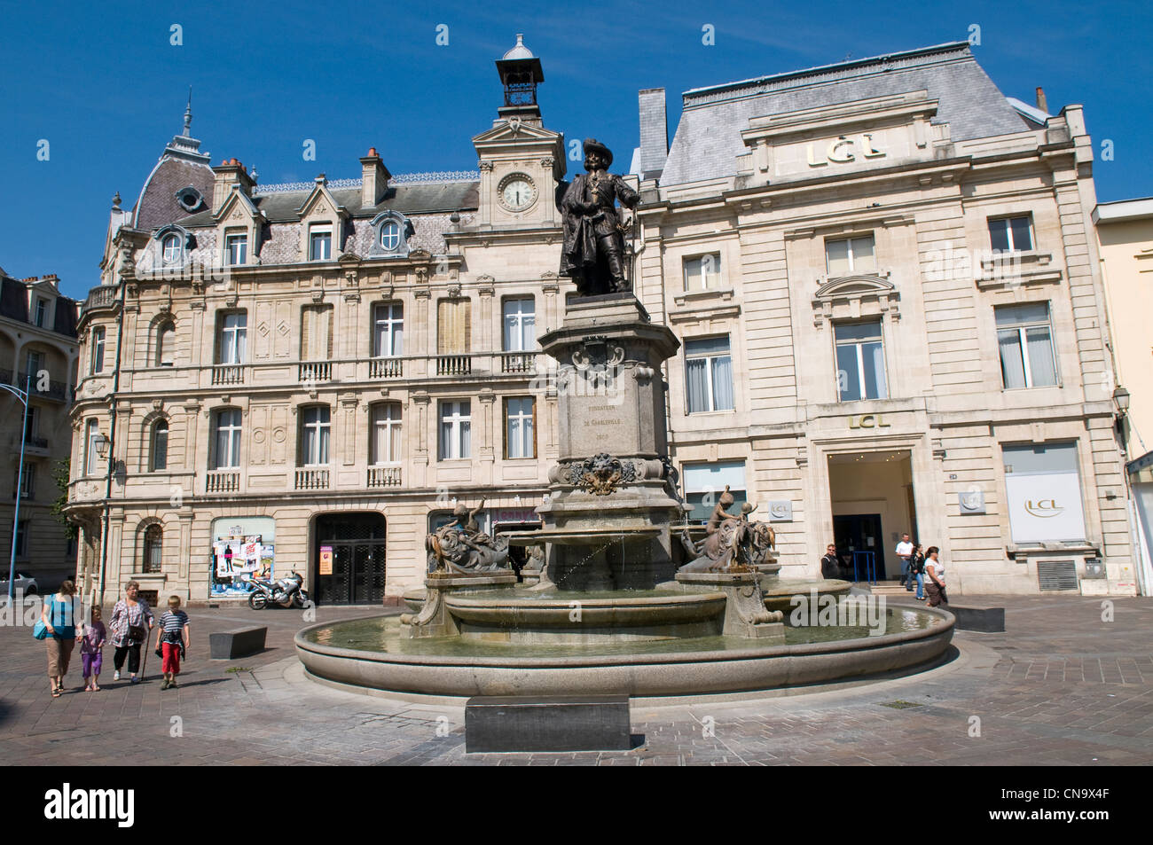 France, Ardennes, CHARLEVILLE MEZIERES, statue de Charles de Gonzague ...