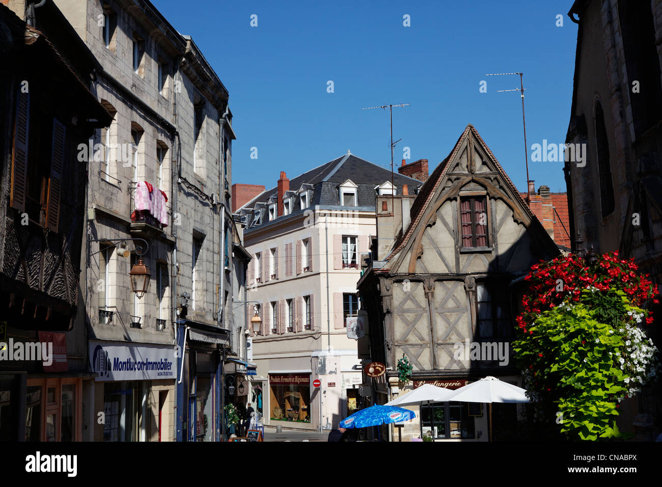 La France, l'Allier, Montluçon, quartier médiéval Photo Stock - Alamy