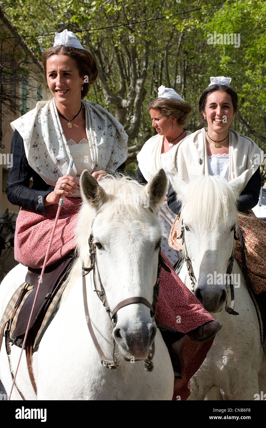 Provencal costume Banque de photographies et d’images à haute ...