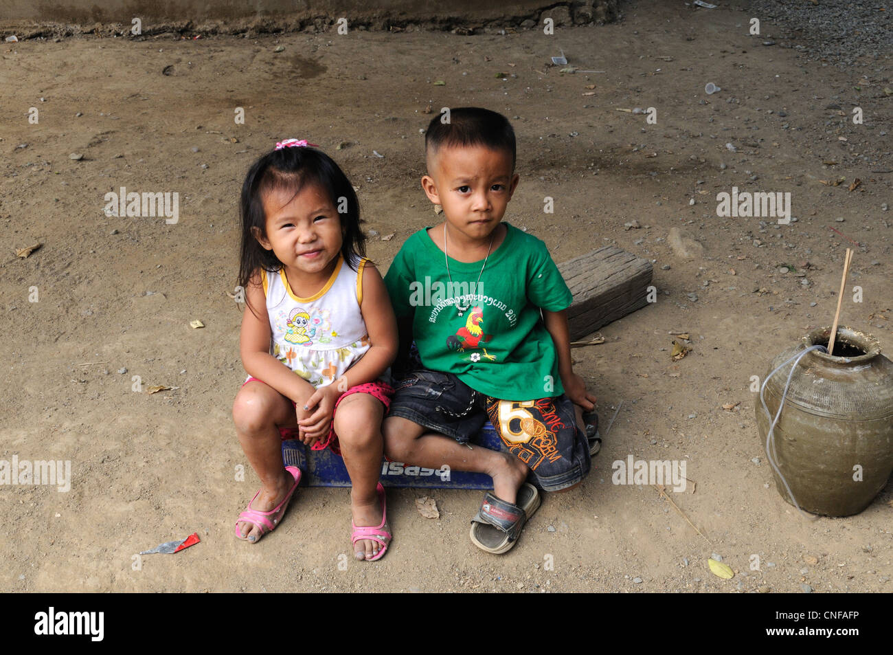 Lao boy Banque de photographies et d’images à haute résolution - Alamy