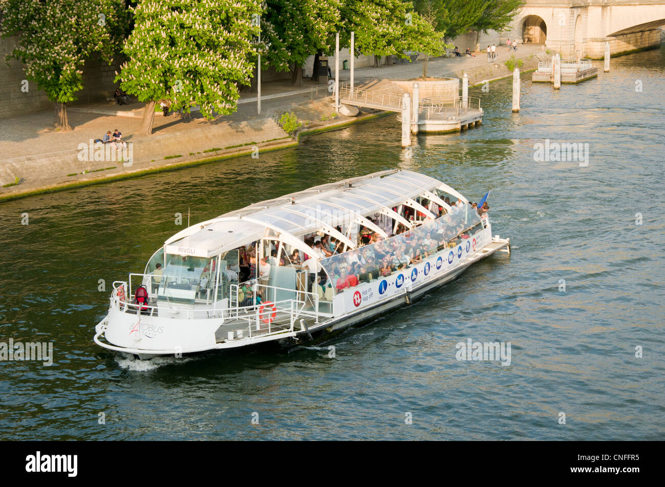 Batobus paris Banque de photographies et d’images à haute résolution ...