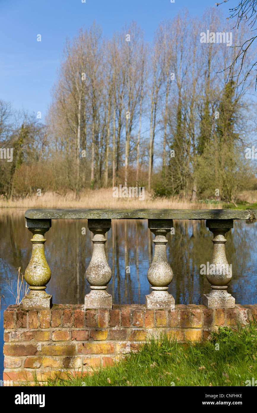 Parapet du pont Banque de photographies et d’images à haute résolution ...