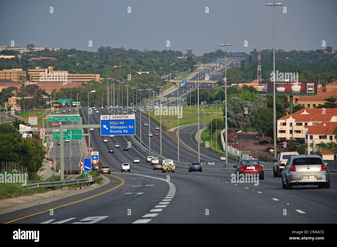 / Sandton Rivonia Road sortie sur l'autoroute N1, Johannesburg, la ...