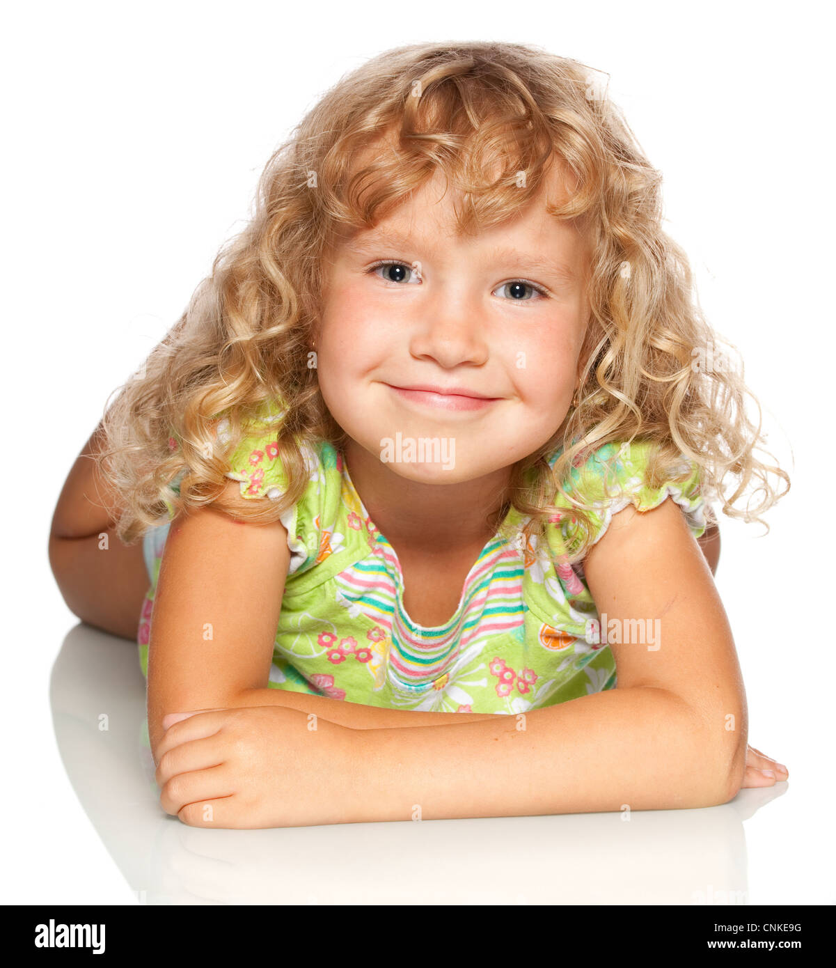 Enfant heureux isolé Banque de photographies et d’images à haute ...