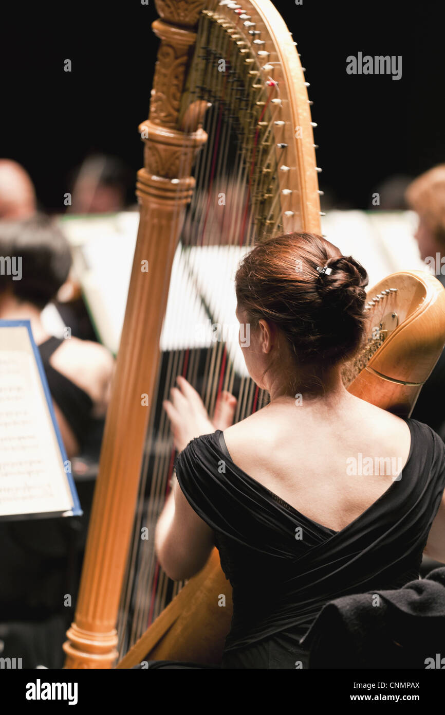 Avec harpe Banque de photographies et d’images à haute résolution - Alamy