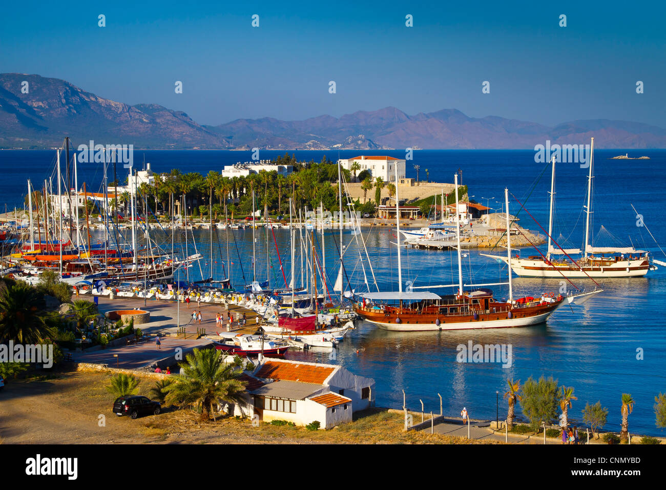 Port. Ville de Datça. La péninsule de Datça, province de Mugla ...