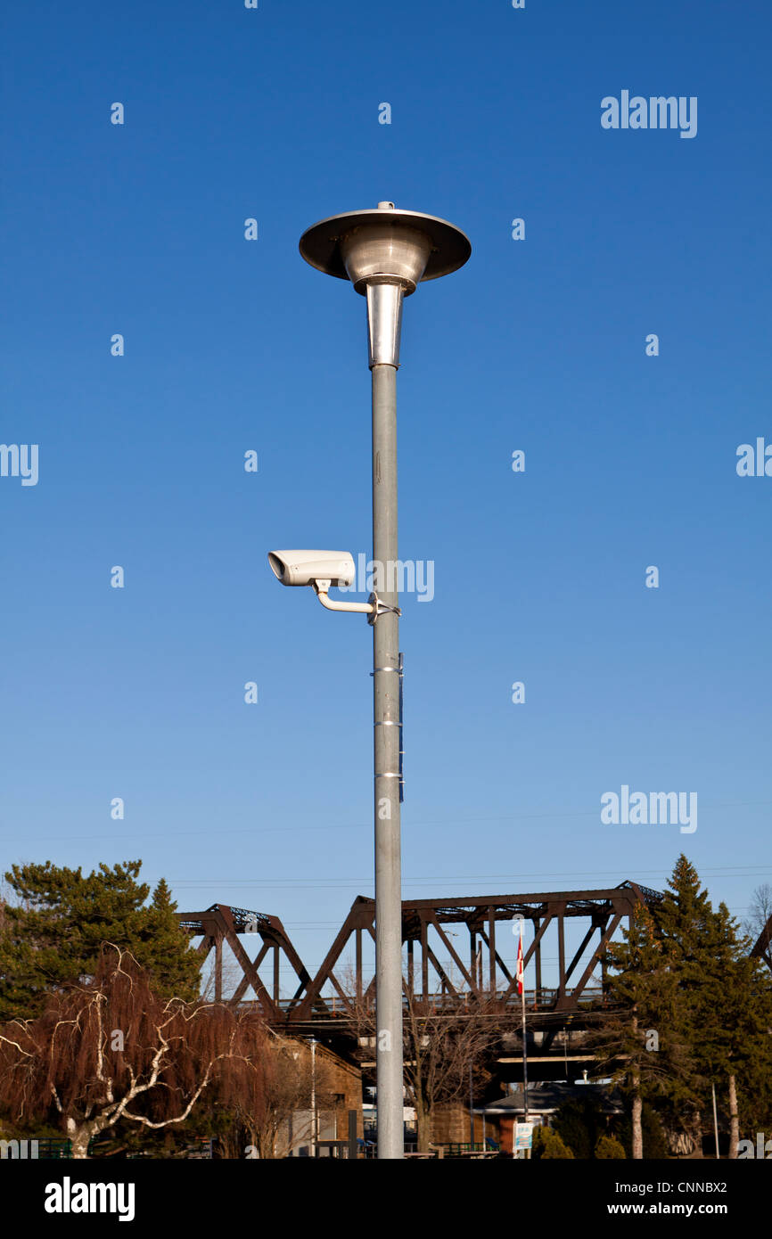 Caméra de surveillance caméra de surveillance,sur un poteau d'éclairage ...