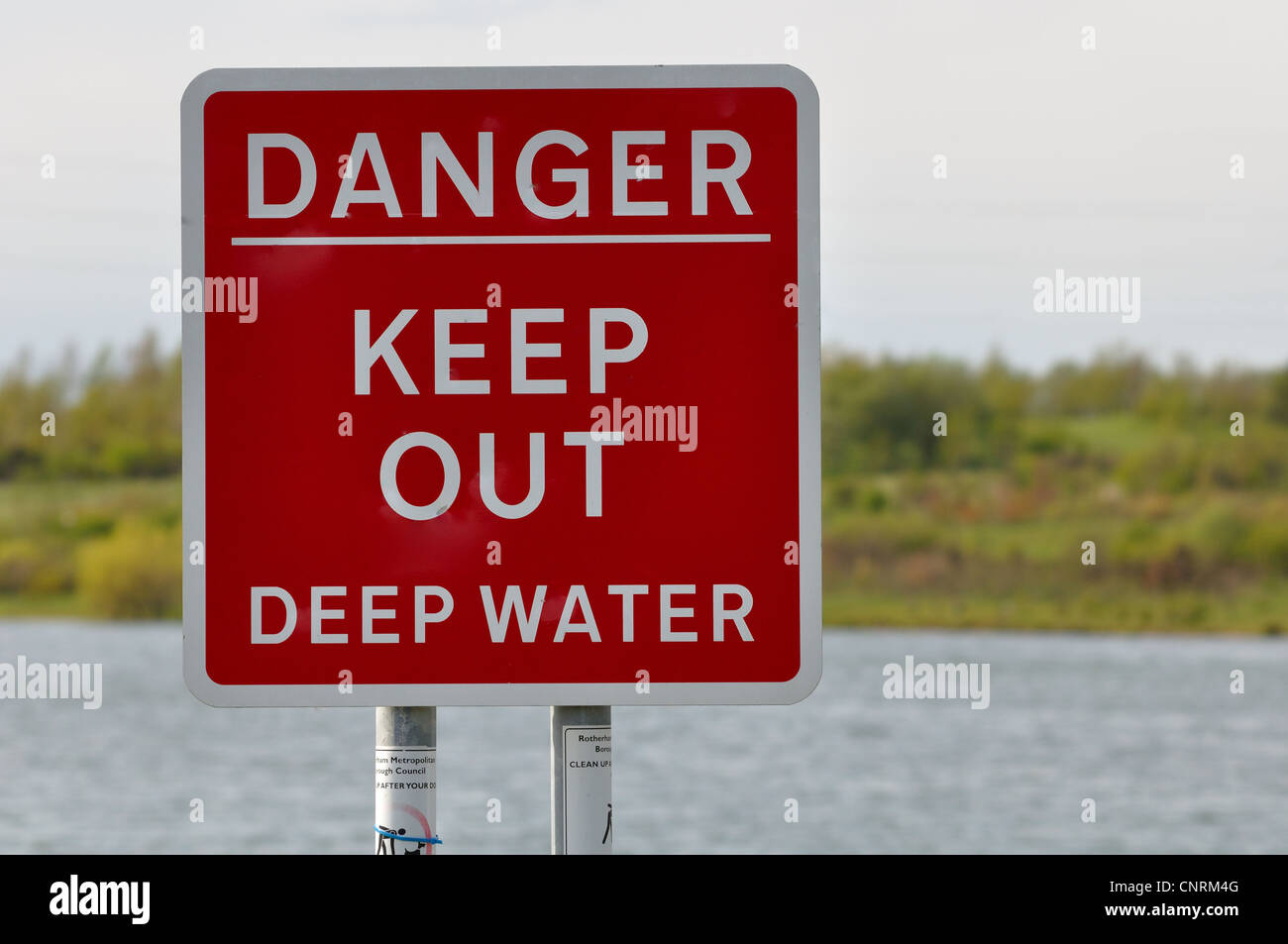 Deep water warning sign Banque de photographies et d’images à haute résolution - Alamy