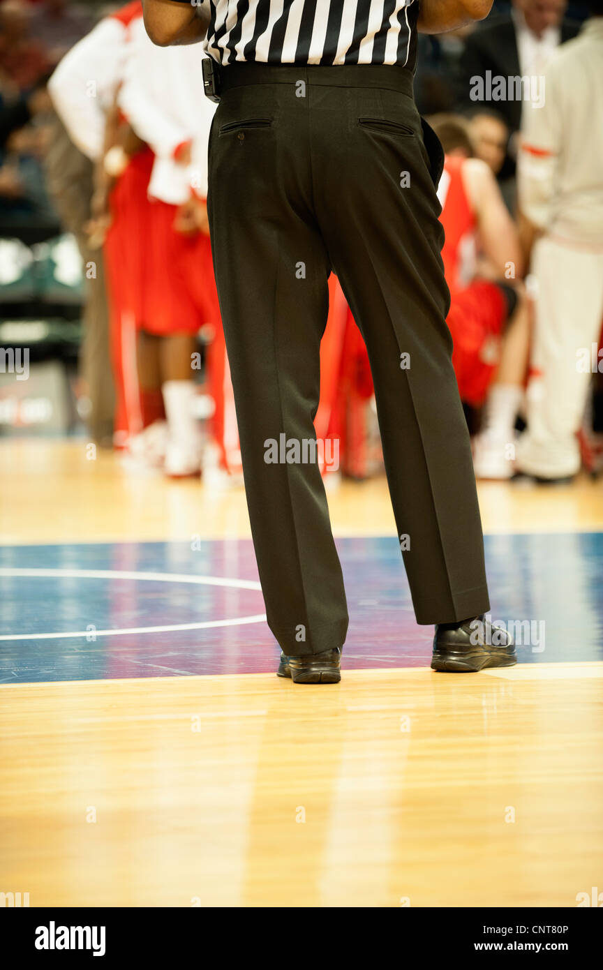 Arbitre de basket Banque de photographies et d’images à haute ...