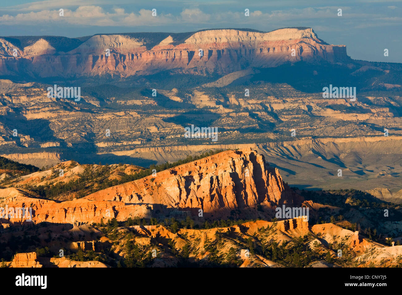 Point de vue de l'aube la formation 'navire' et l'encrage Aquarius ...