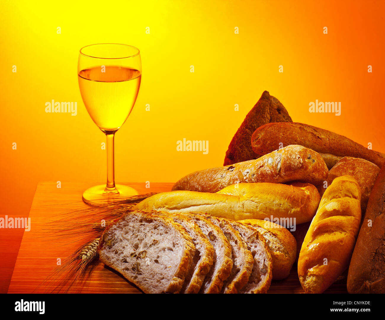 Sainte cène communion, dîner, verre de vin et du pain, de la nourriture ...