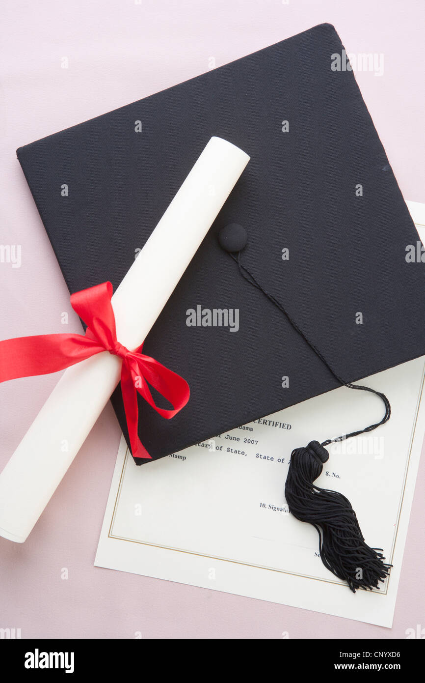 La graduation cap et le diplôme Photo Stock - Alamy