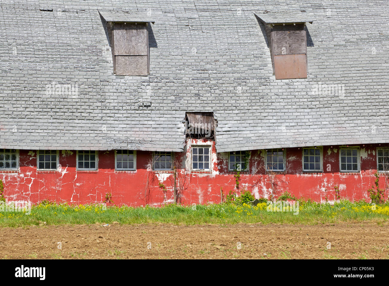 Ferme rouge Banque de photographies et d’images à haute résolution - Alamy