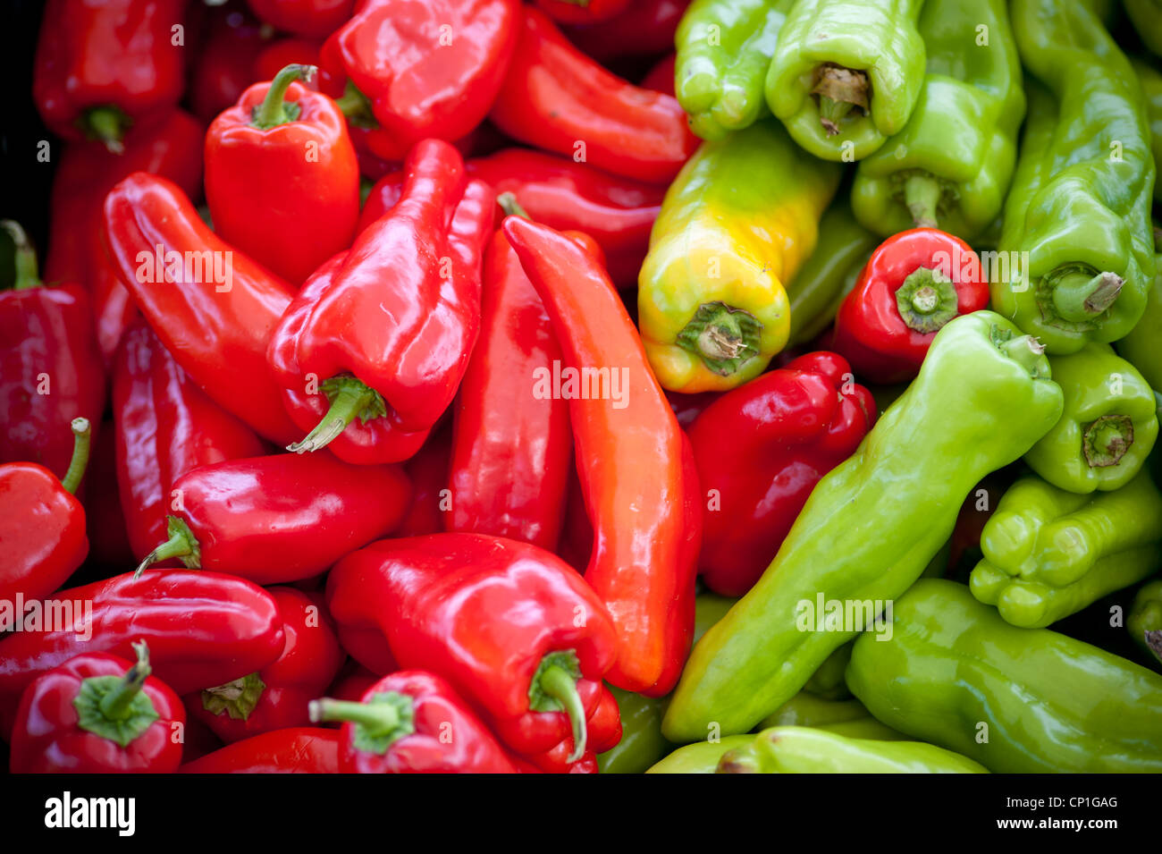 Tas de piments rouges Banque de photographies et d’images à haute ...