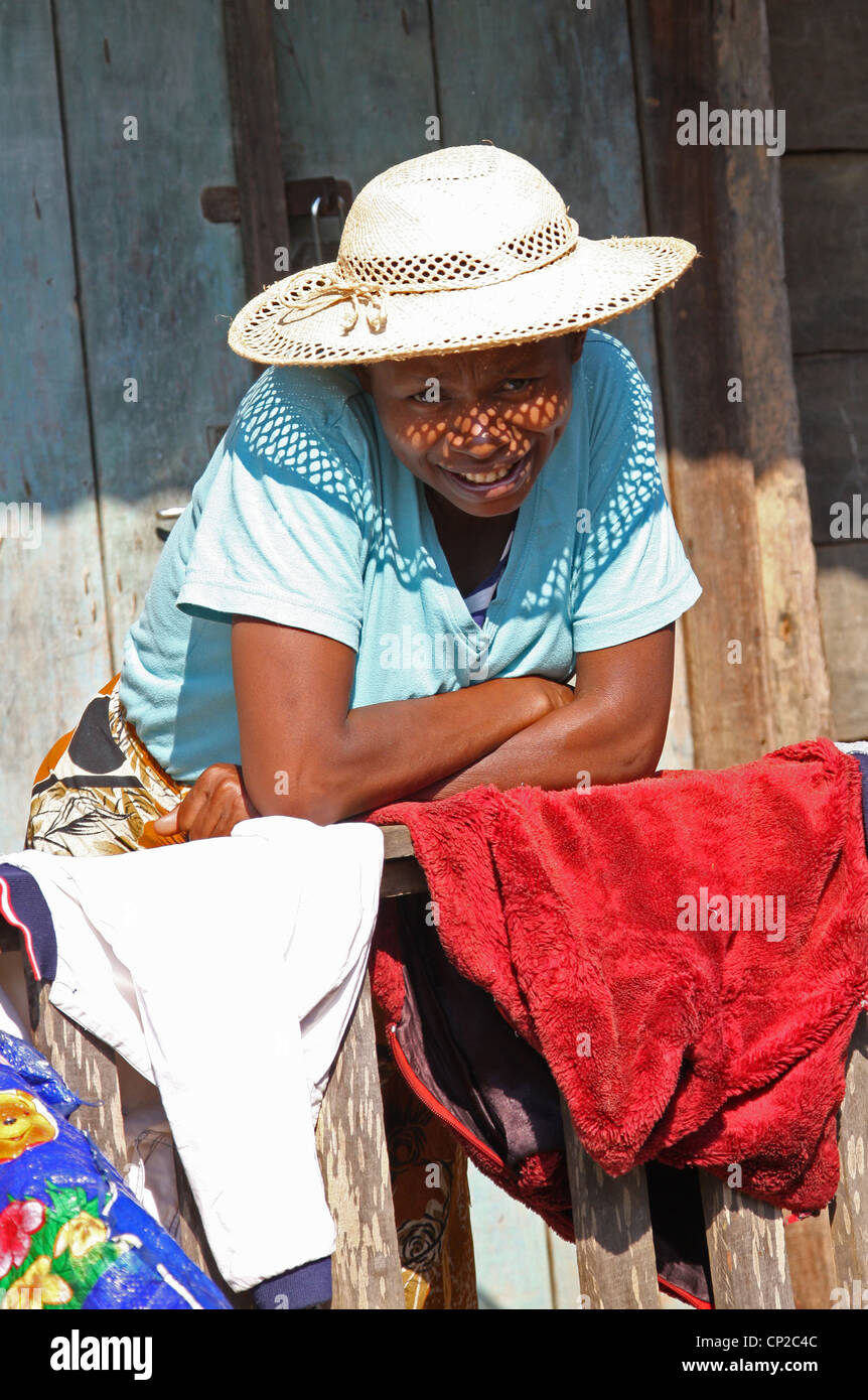 Femme malgache Banque de photographies et d’images à haute résolution ...