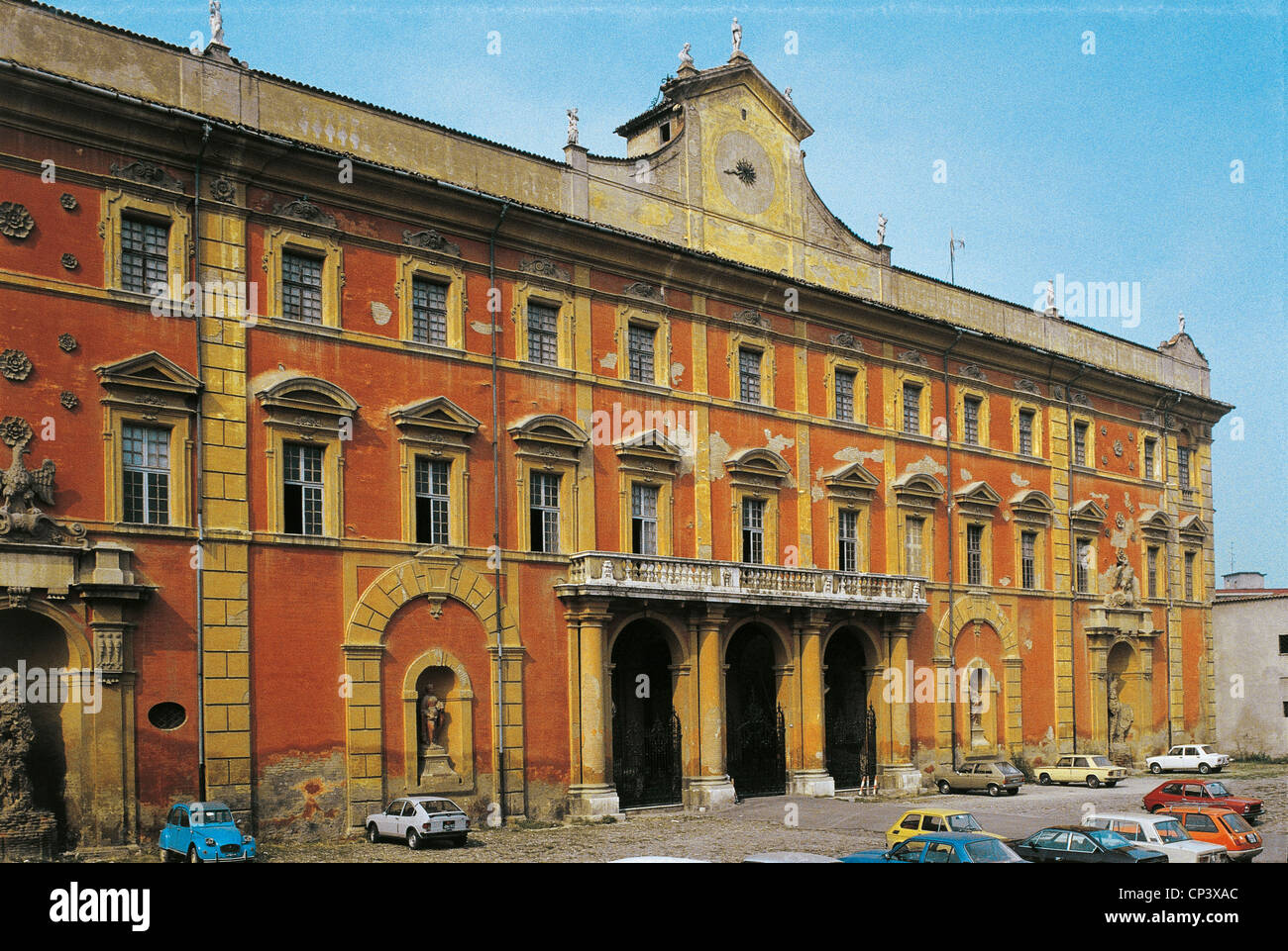 Palazzo estense Banque de photographies et d’images à haute résolution ...