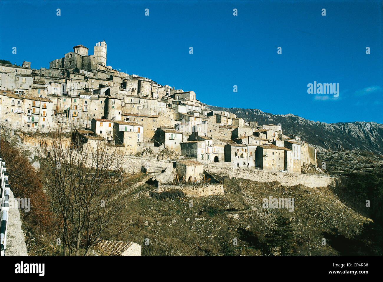 Castel del monte abruzzo Banque de photographies et d’images à haute ...