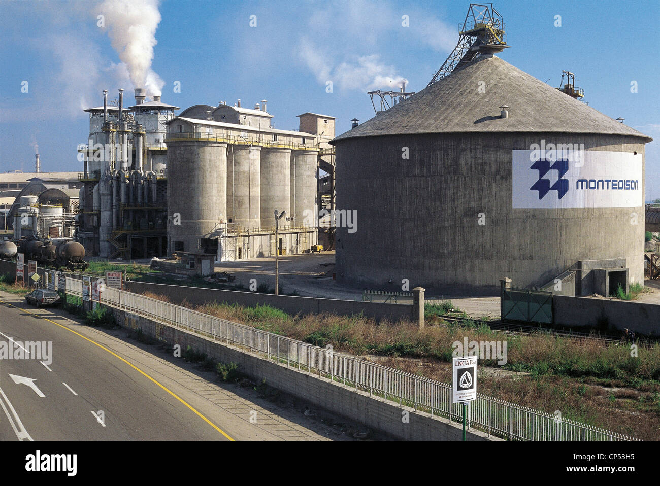 Chemical factory italy Banque de photographies et d’images à haute ...