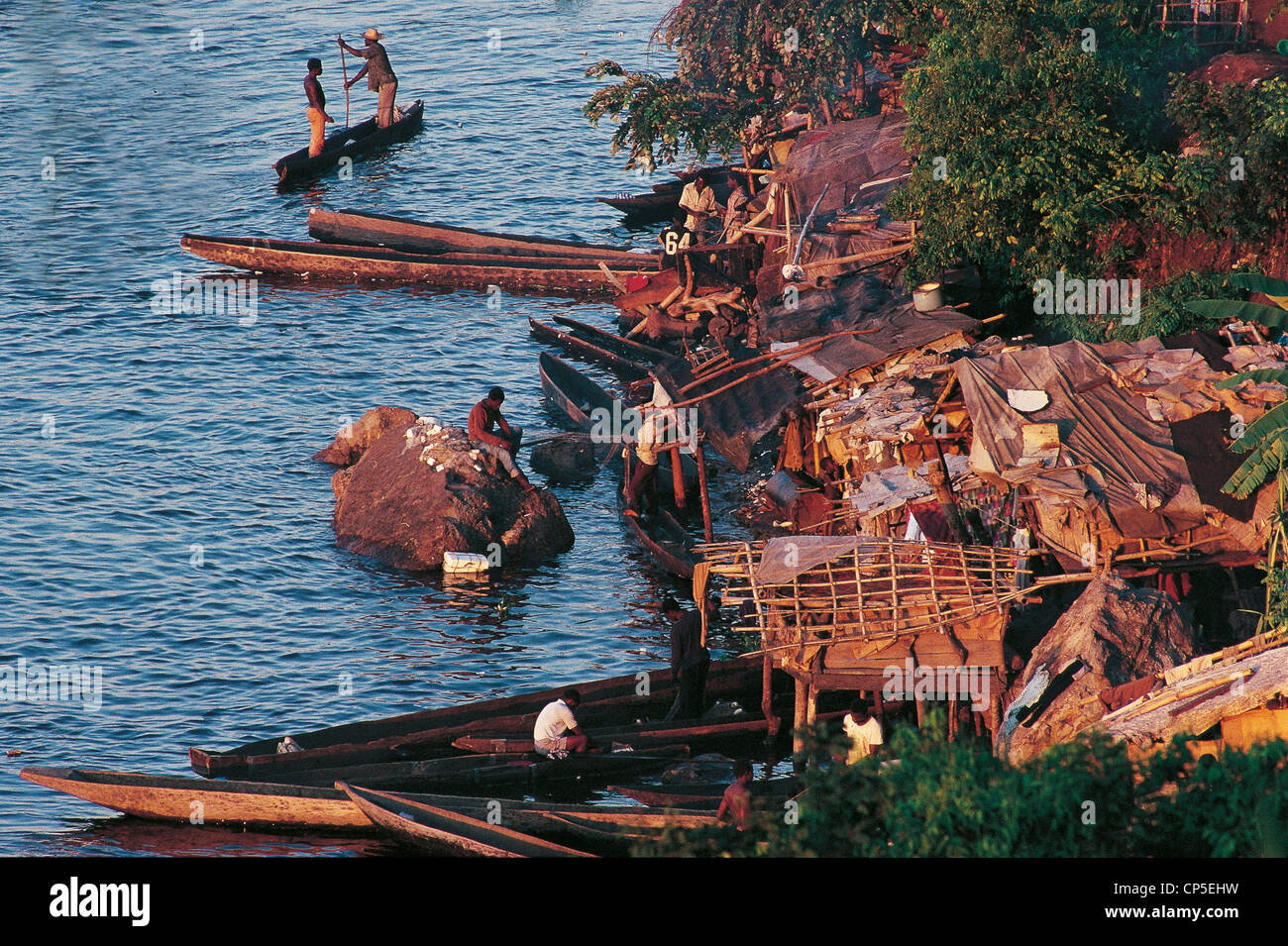 République démocratique du Congo - Kinshasa, travaille le long des ...