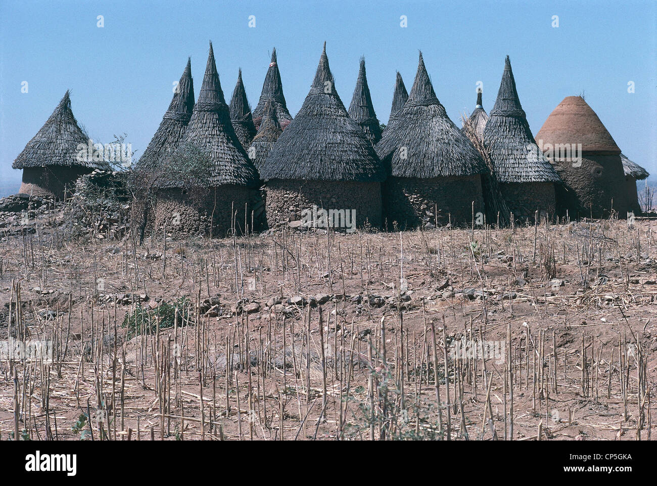 Cameroun - Village de Matakan ethniques entre Maroua et Mokolo Photo ...