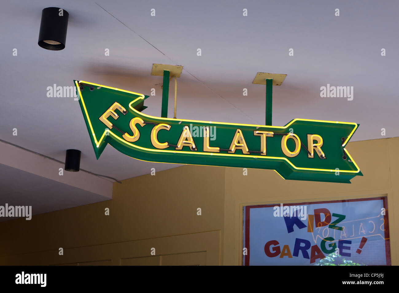 Escalator sign Banque de photographies et d’images à haute résolution ...
