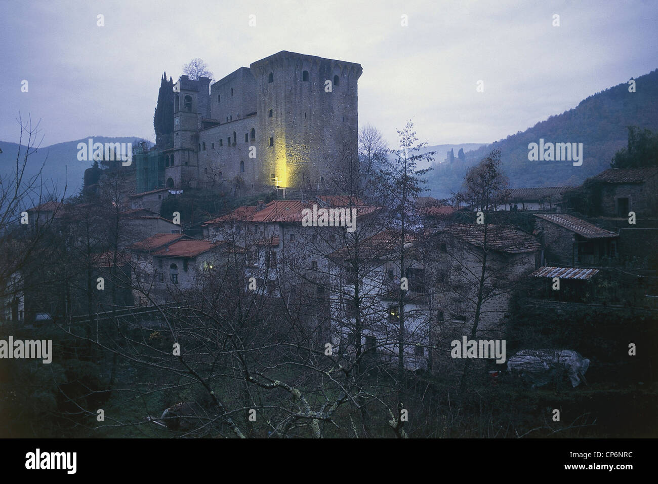 Castello della verrucola Banque de photographies et d’images à haute ...