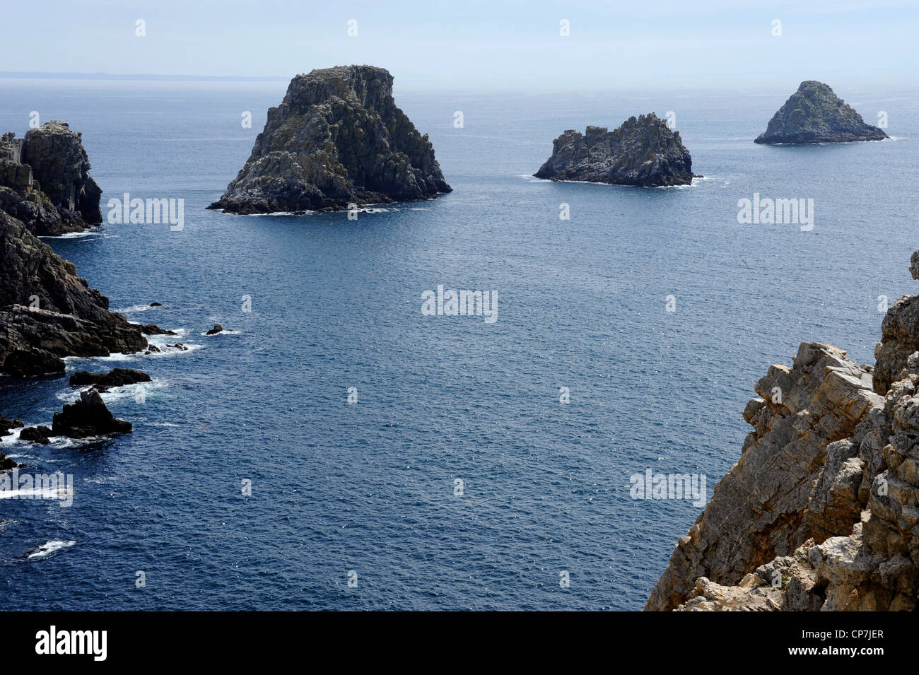 Les Tas de Pois de la pointe de Pen-Hir,île de Crozon près de Camaret ...