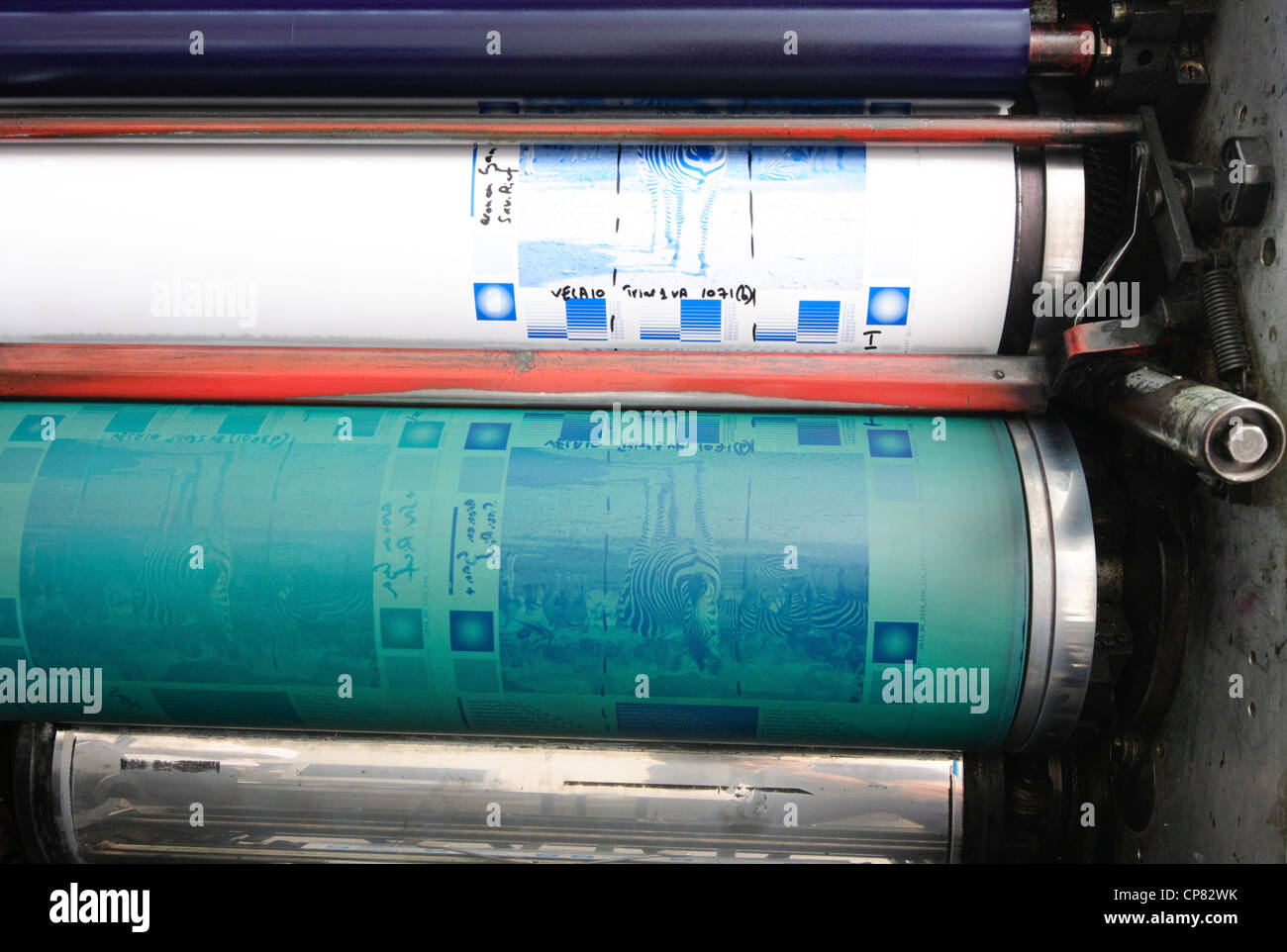 Presse offset Heidelberg. L'impression offset feuille à feuille est ...