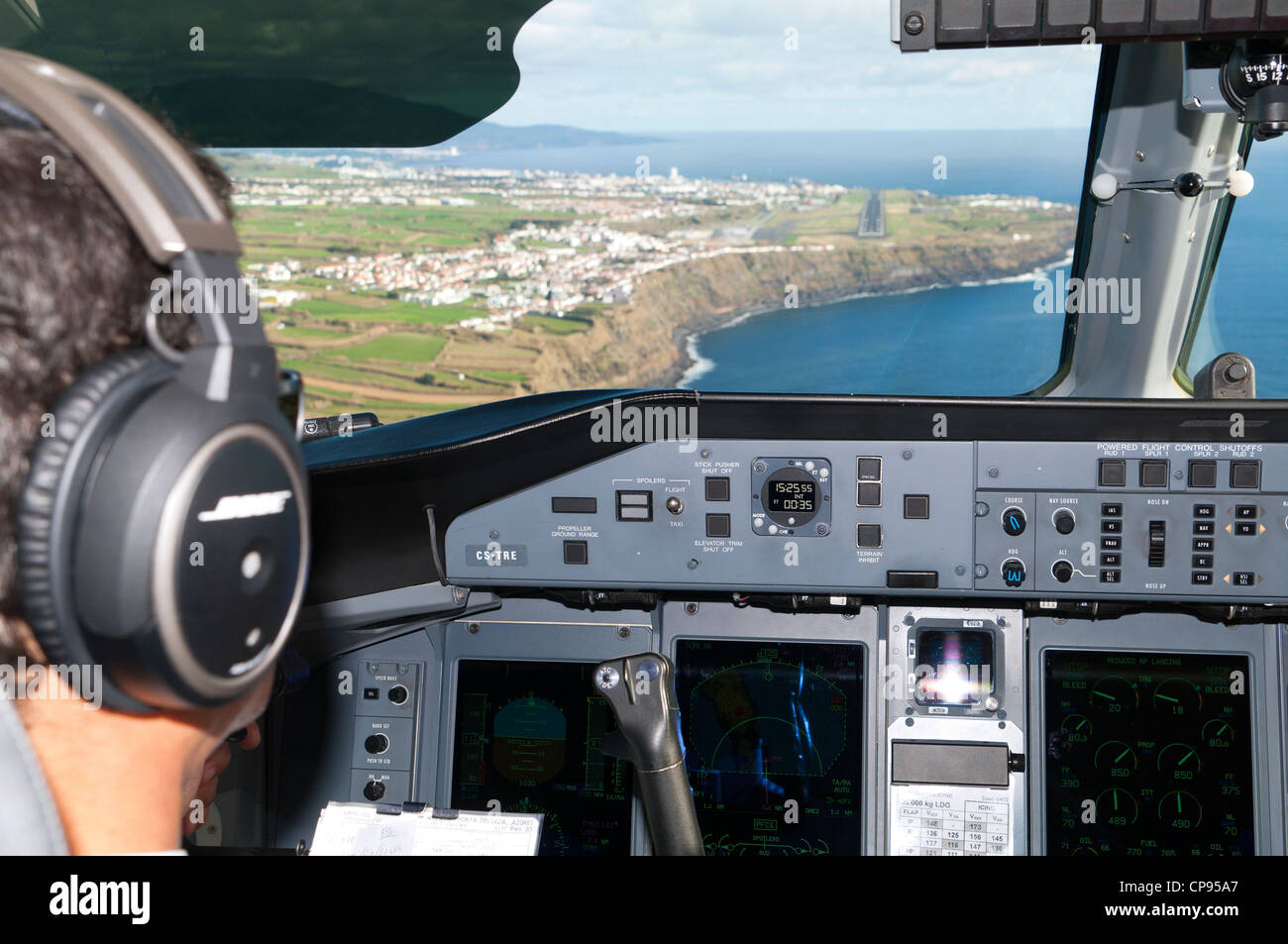 Plane dash q400 cabin cockpit Banque de photographies et d’images à ...