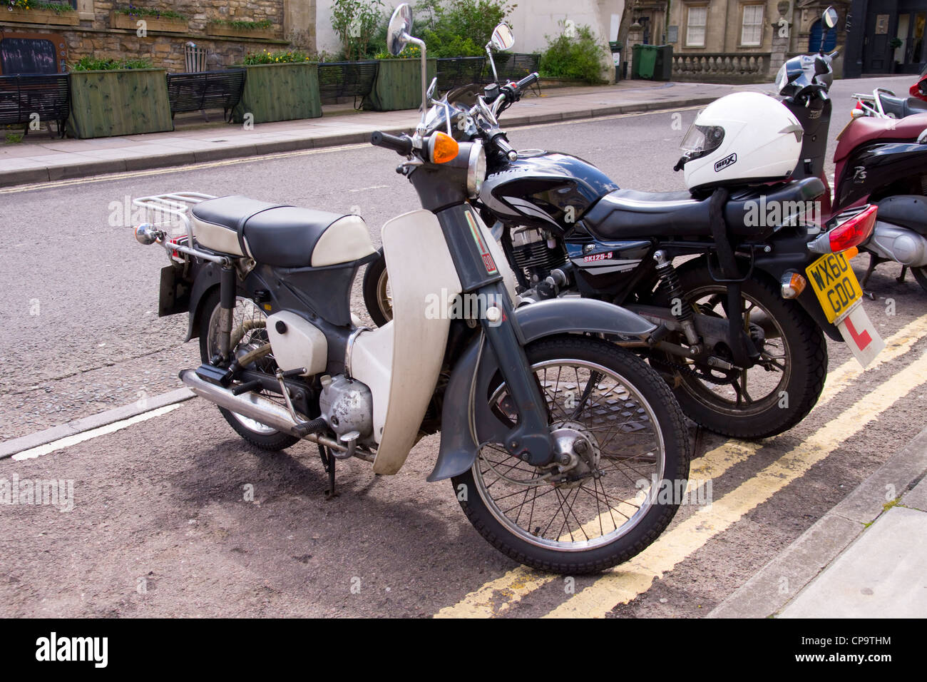 Honda c90 Banque de photographies et d’images à haute résolution - Alamy
