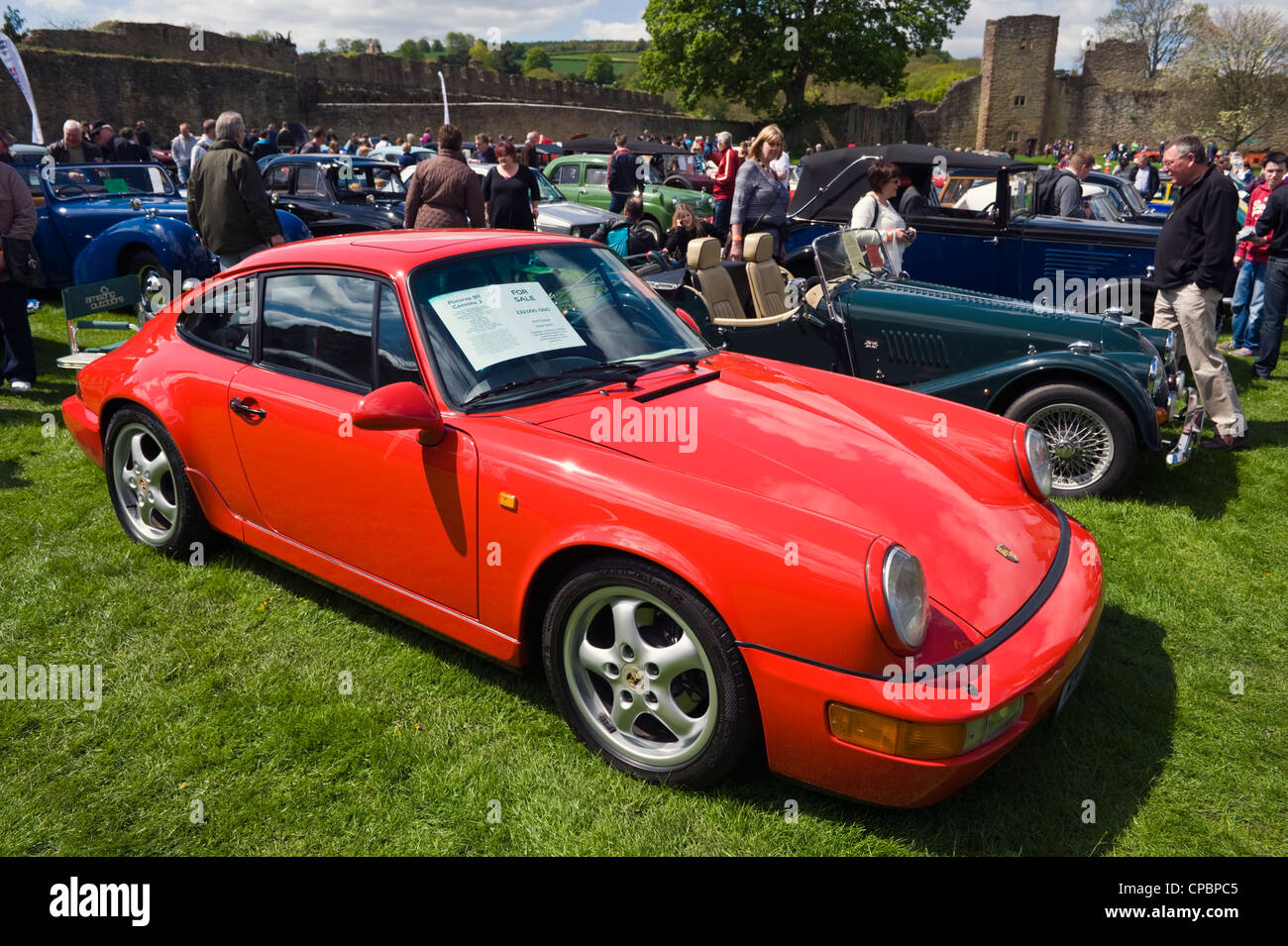 Voitures classiques rouges Banque de photographies et d’images à haute ...