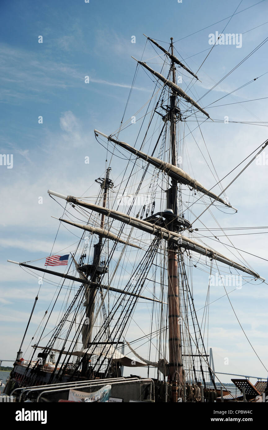 HMS Bounty rigging Photo Stock - Alamy