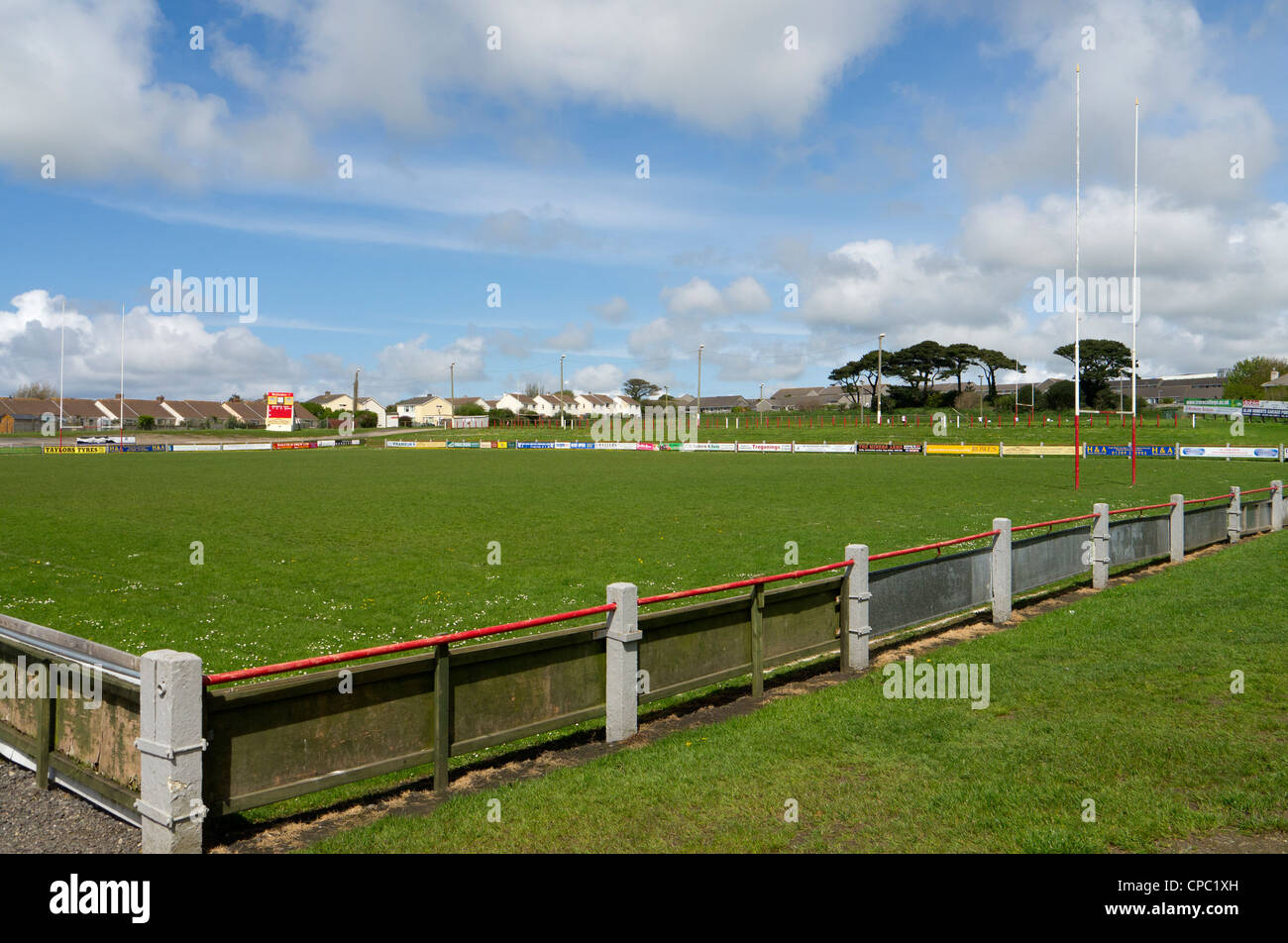 Football pitch advertising Banque de photographies et d’images à haute ...