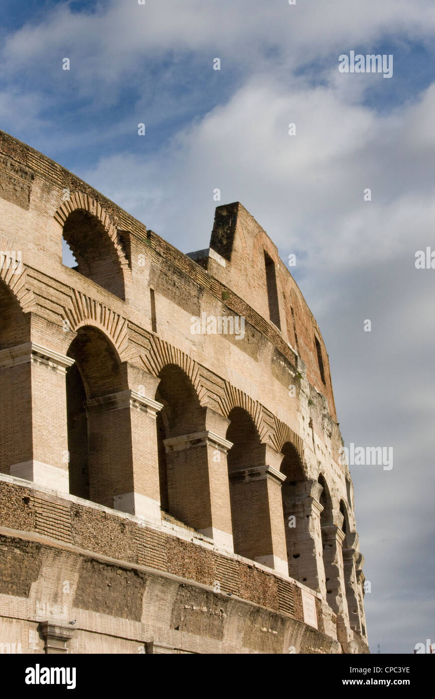 Côté de la pierre ancienne coliseum Photo Stock - Alamy
