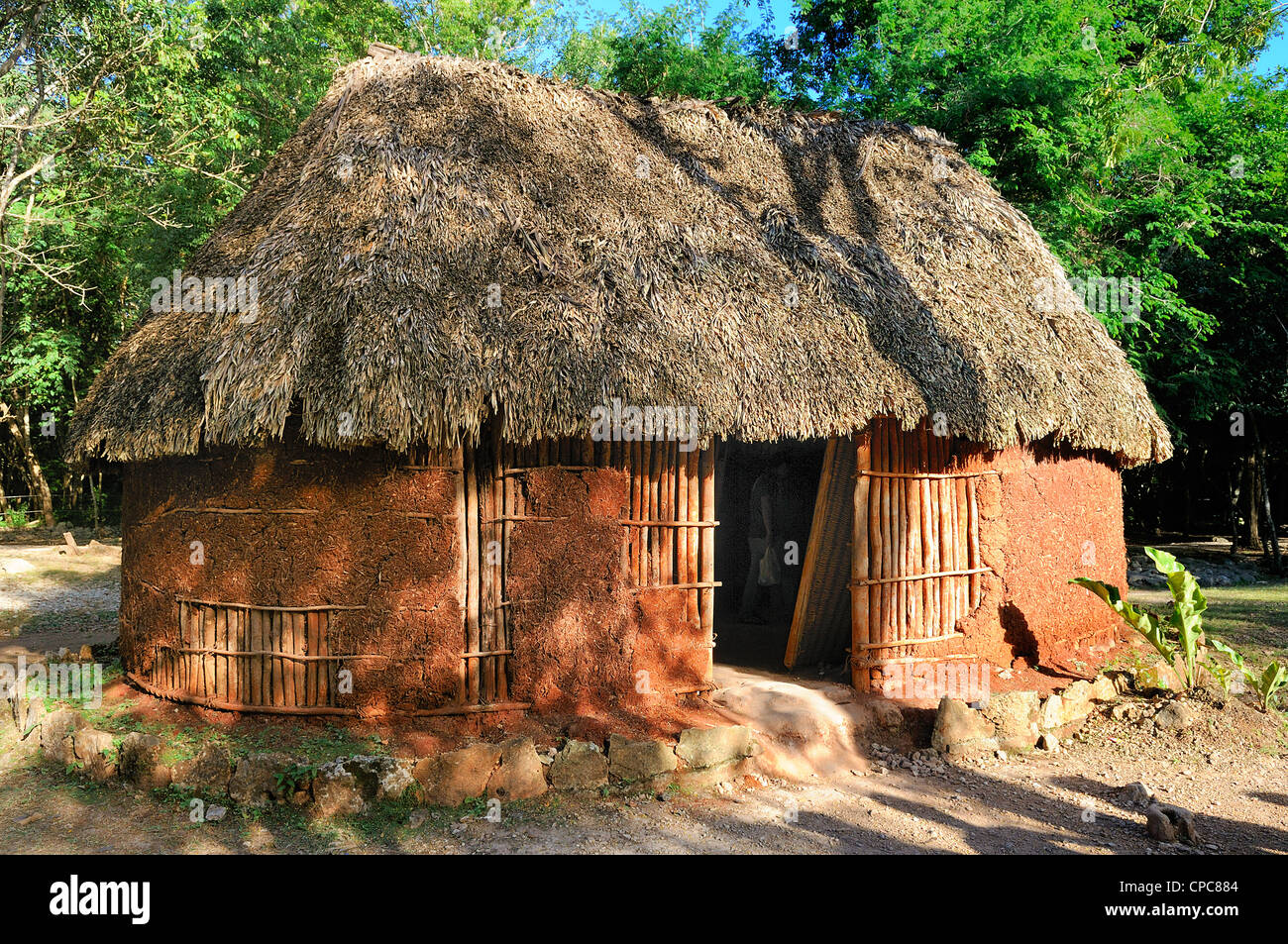 Maison typique maya à Chichen Itza Photo Stock - Alamy