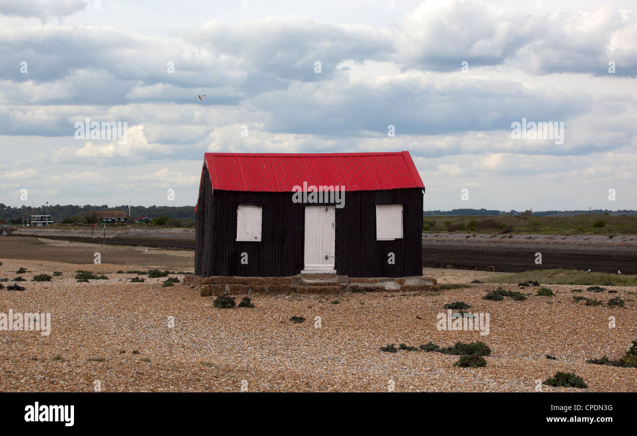 Cabane noire toit rouge Banque de photographies et d’images à haute résolution - Alamy